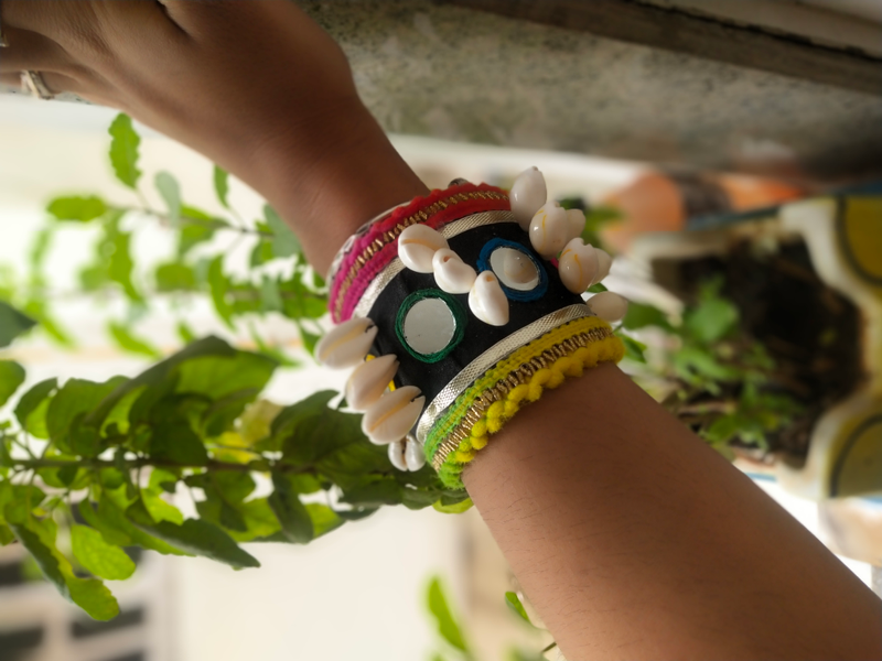 Multicolor Shell Handcuff