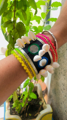 Multicolor Shell Handcuff