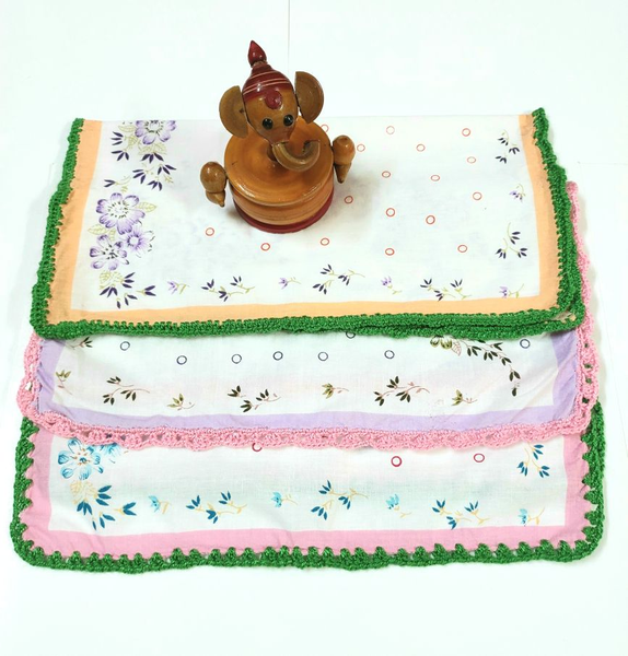 Crochet Handkerchiefs with alce of crochet patterns