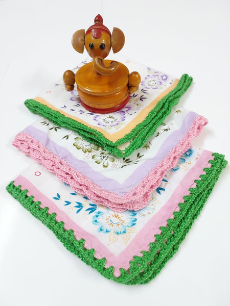 Crochet Handkerchiefs with alce of crochet patterns