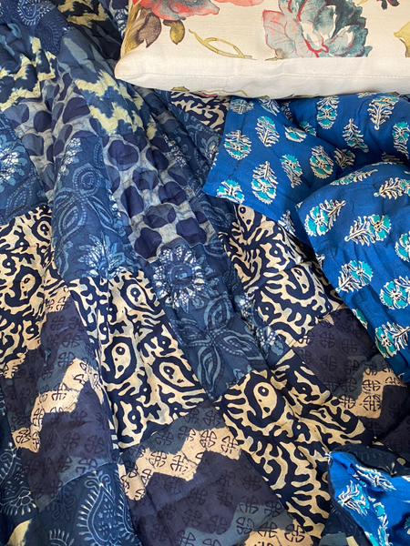 Single patchwork reversible quilt