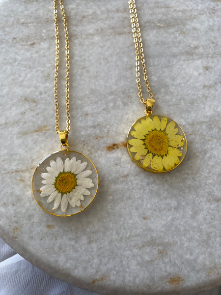 Resin Daisy Pendant