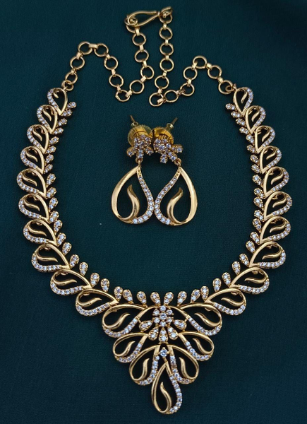 Beautiful Simple And Trendy Necklace Set