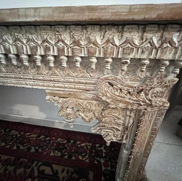 Beautiful Console With Detailed Carvings On Bracket & Facia.entryway ...