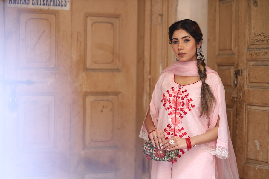 Kora Gulaabi Phulkari Set